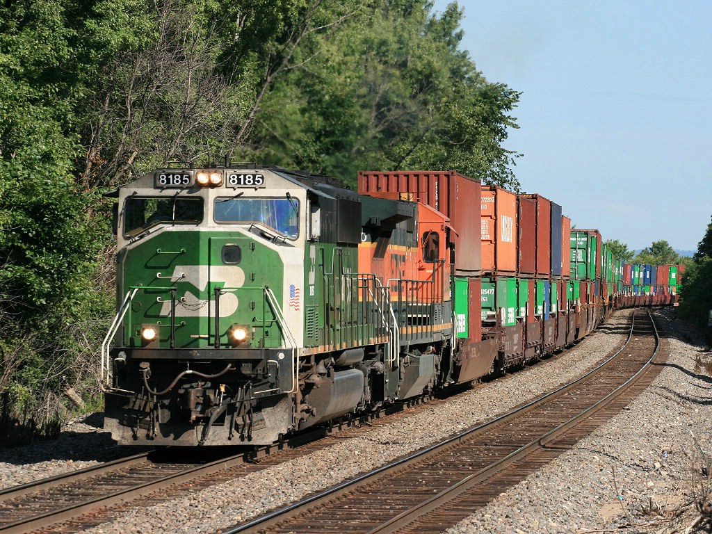 BNSF 8185